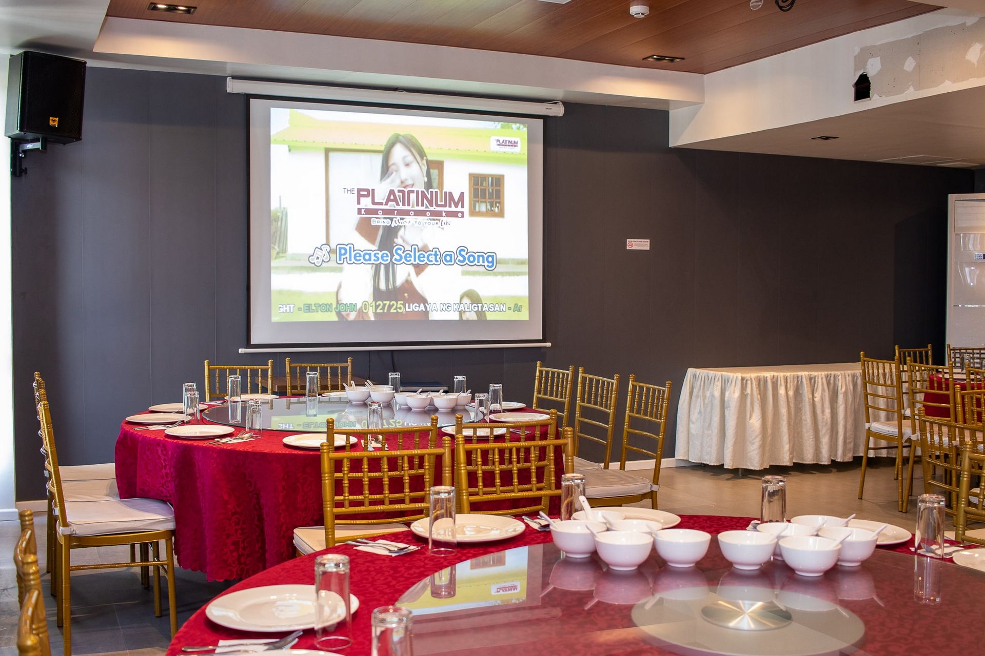 Levo Hotel - Book Direct for Guaranteed Lowest Rates - Tallest building ...