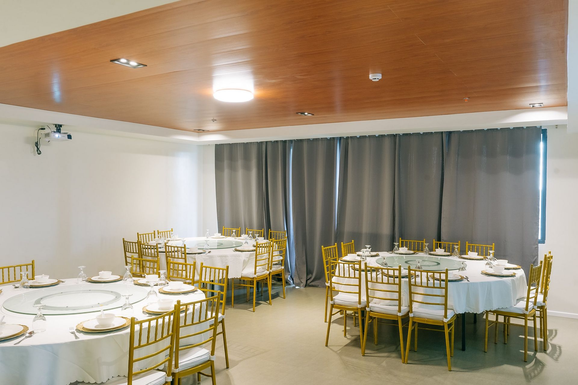 Levo Hotel - Book Direct for Guaranteed Lowest Rates - Tallest building ...
