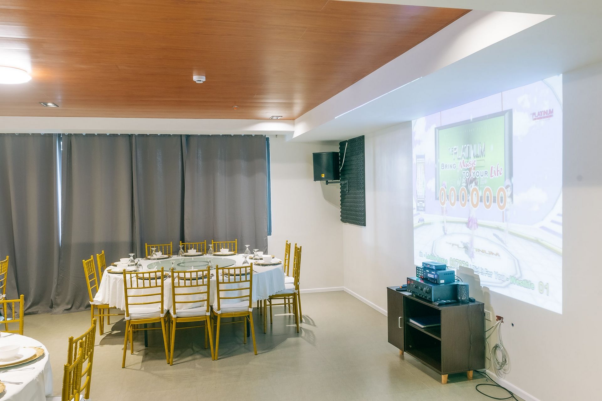 Levo Hotel - Book Direct for Guaranteed Lowest Rates - Tallest building ...